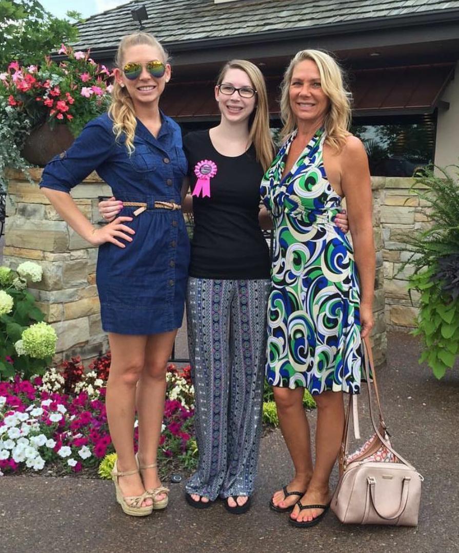 Two Daughters and Mom | Scrolller