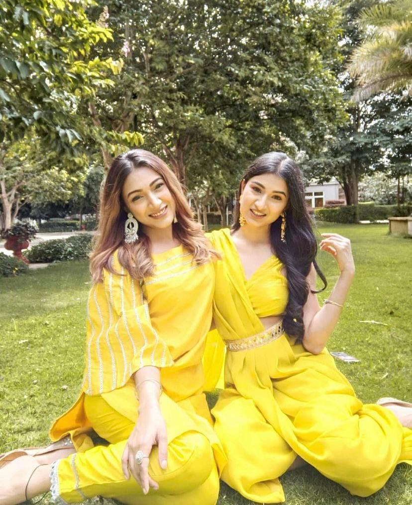 Two Desi Sisters Whatre You Doing To Them Pms Open Scrolller