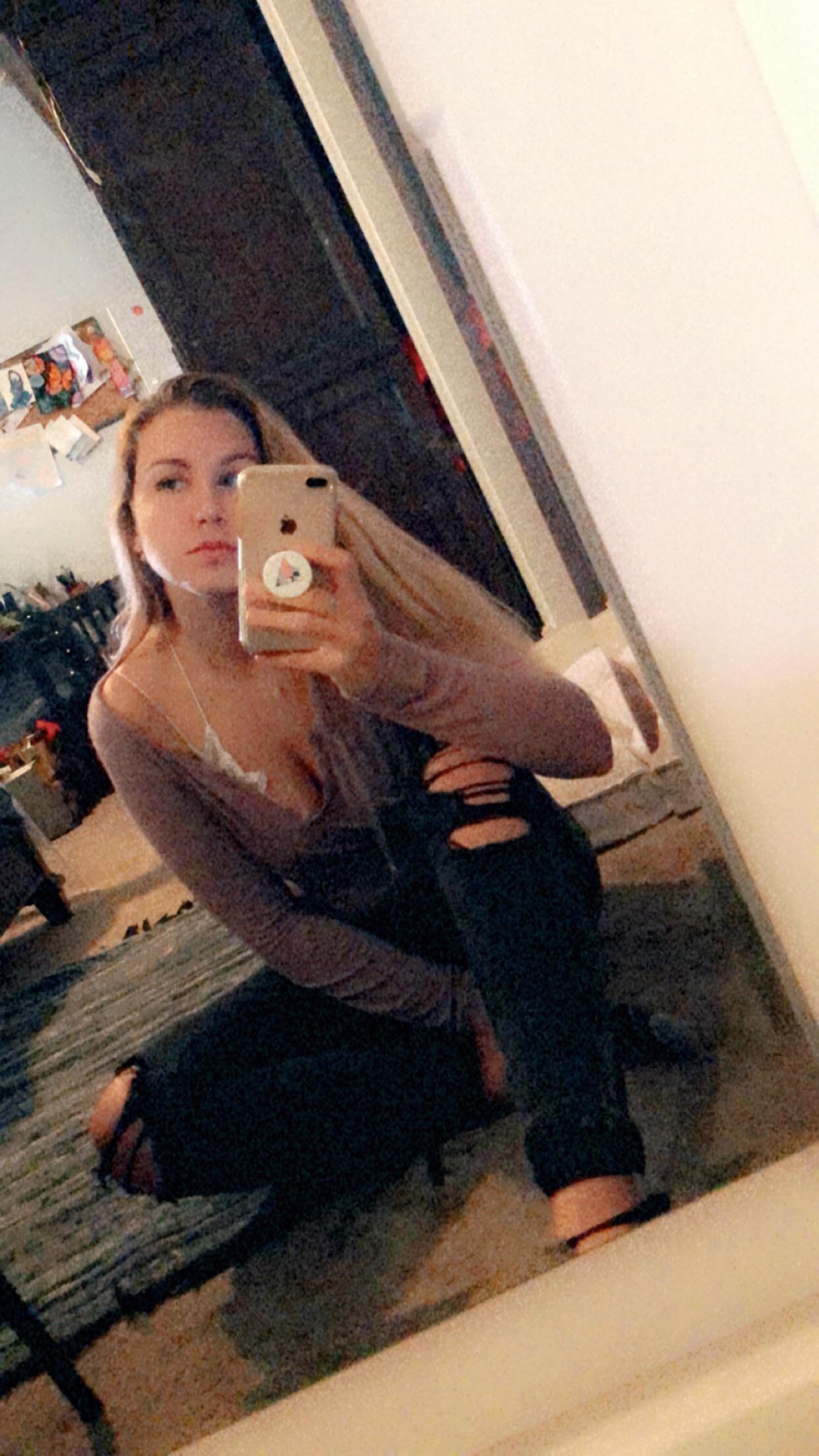 Two mirror pics in one day 🤷🏼‍♀️ | Scrolller