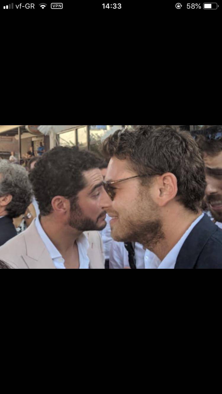 Two neckbeards sharing a nose | Scrolller