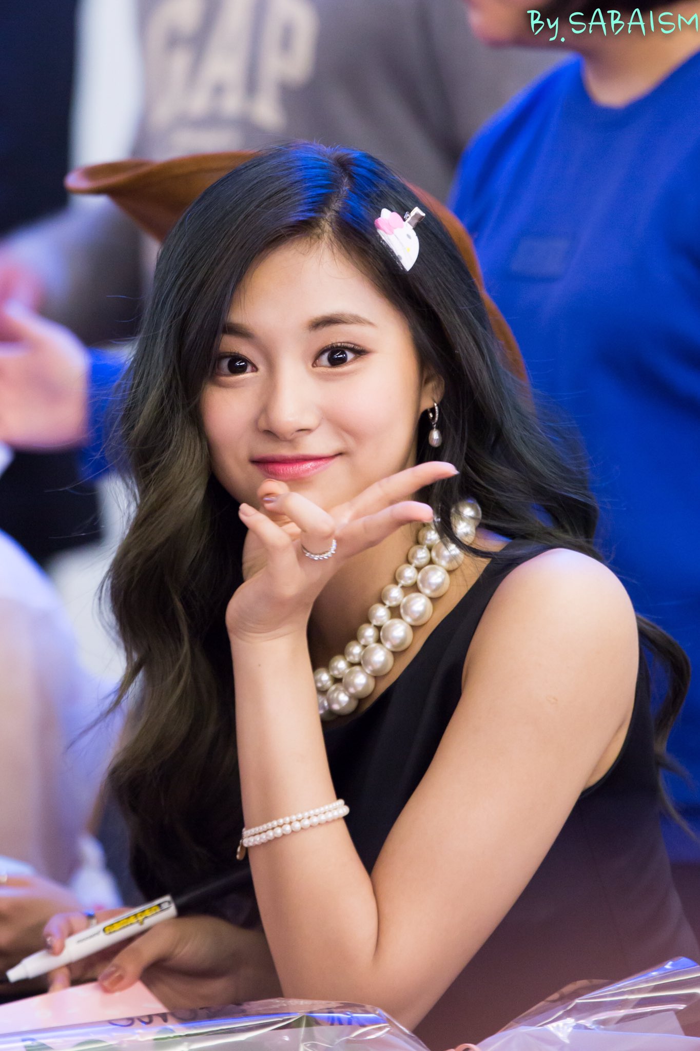 Tzuyu | Scrolller
