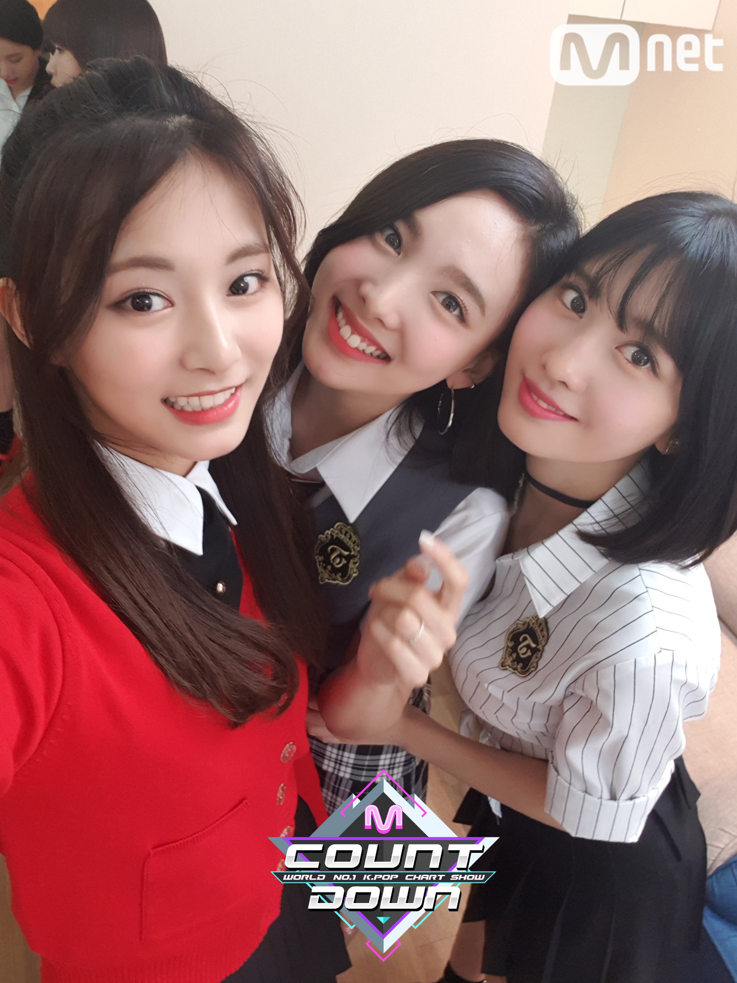 Tzuyu, Nayeon & Momo Selca | Scrolller