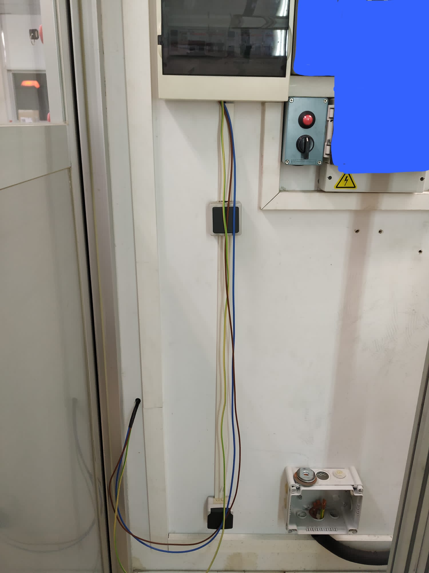 Unprotected stripped wires in an open plastic box, and loose wires from a fusebox | Scrolller