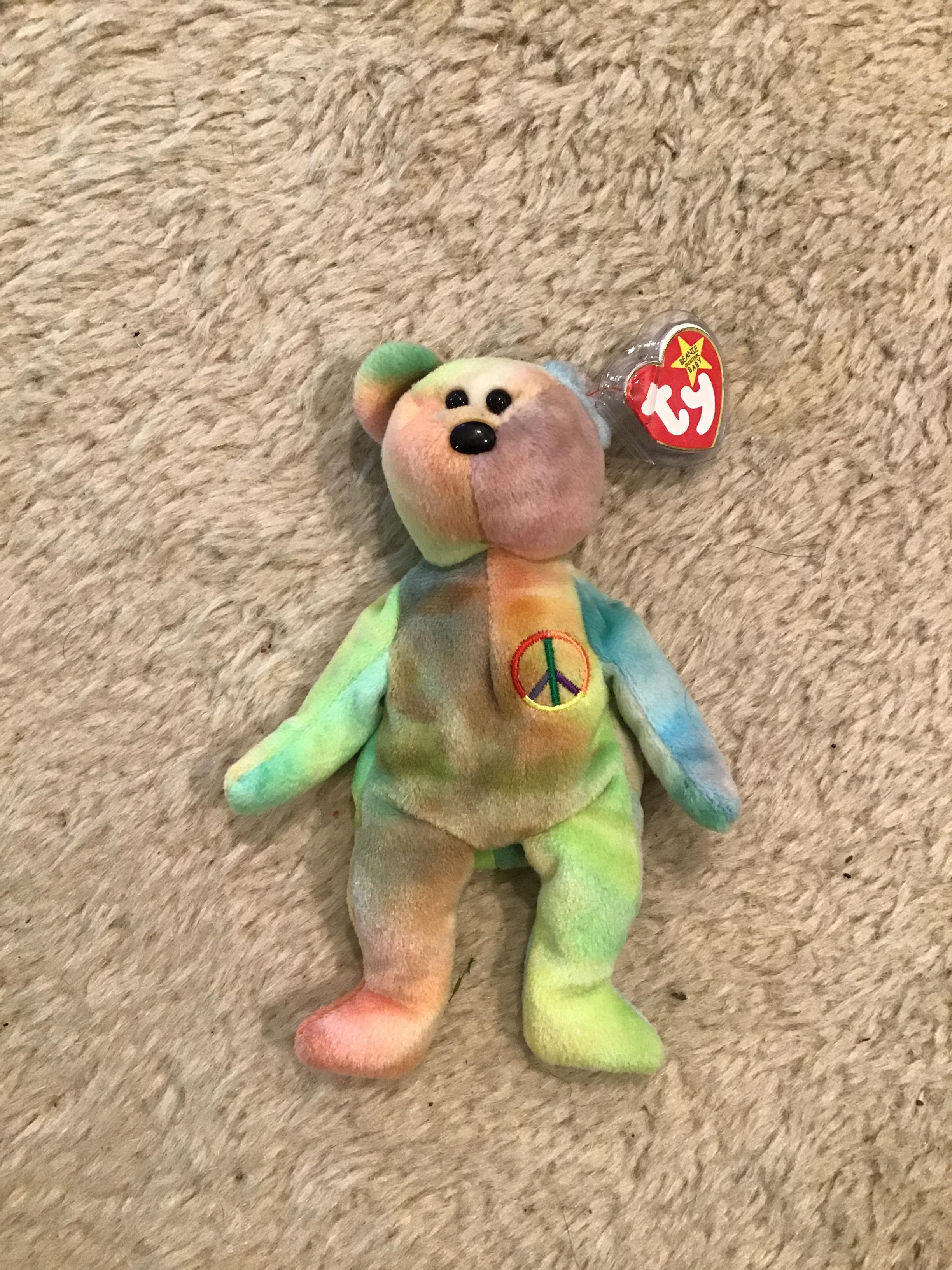 Unusual coloring for my Peace, or pretty standard? | Scrolller