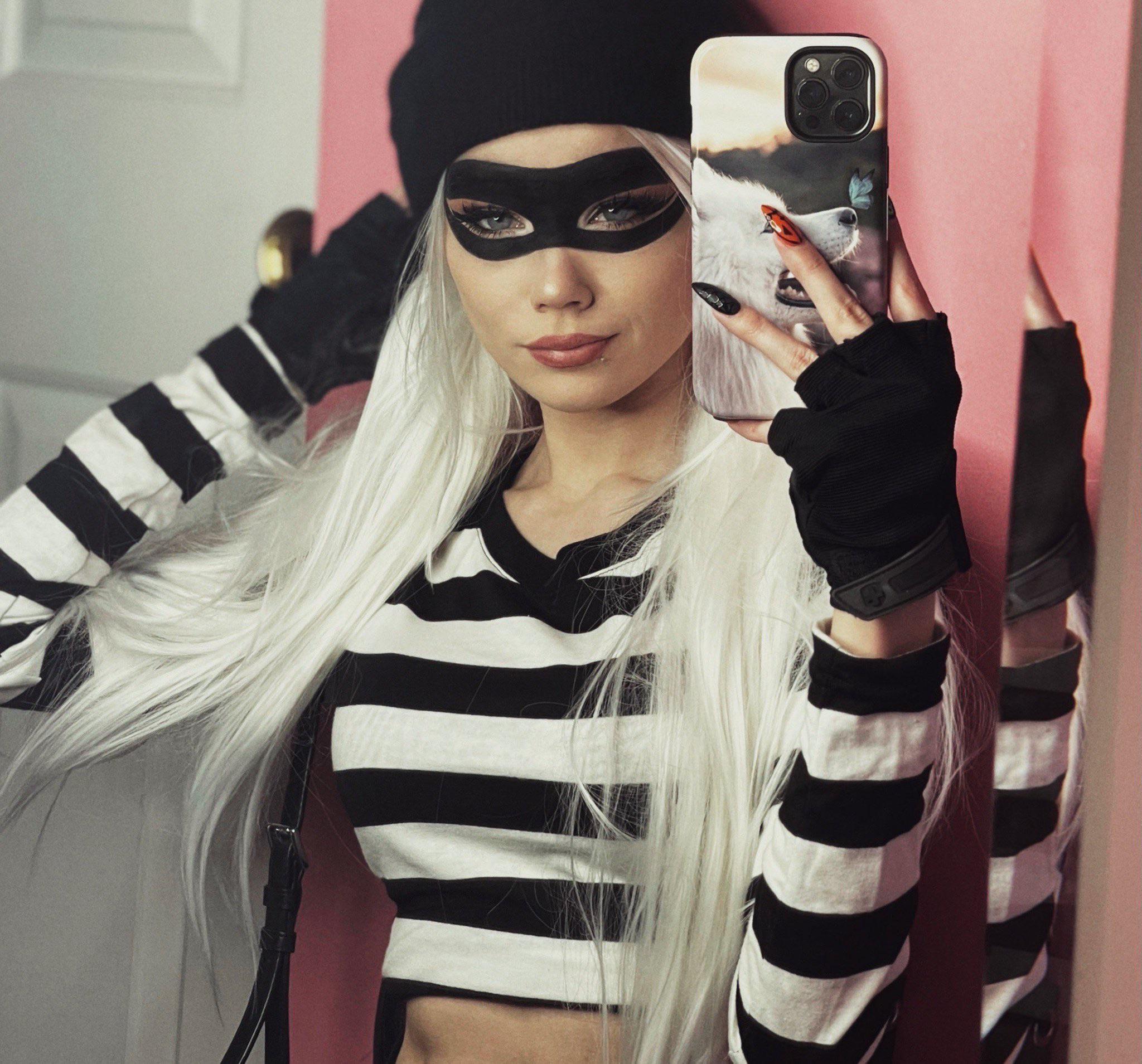 Up close | Scrolller