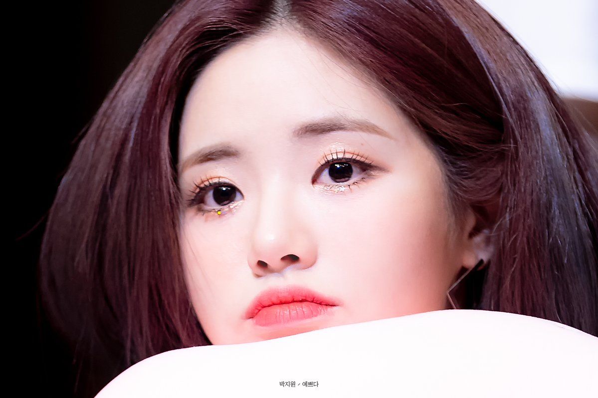 Up close Jiwon | Scrolller