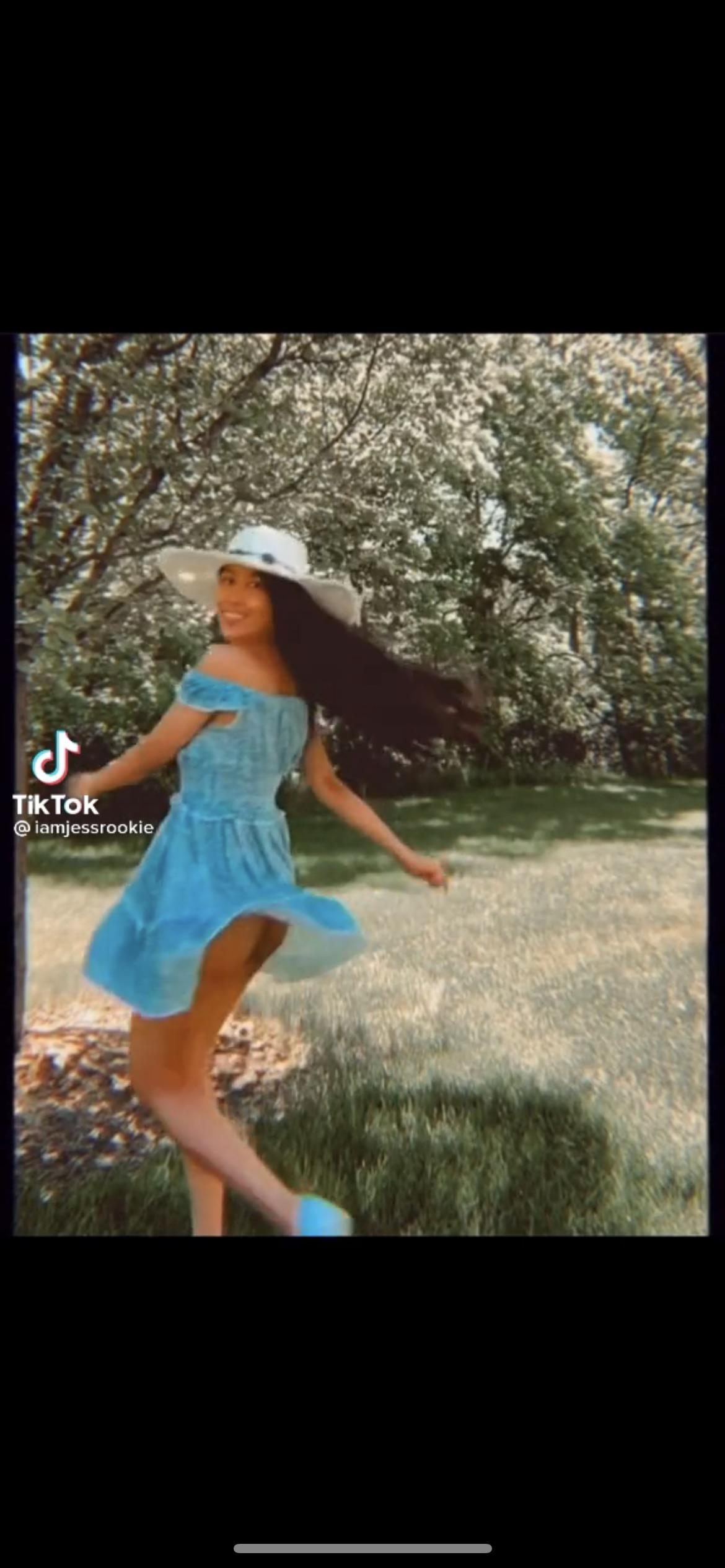 Upskirt flash | Scrolller