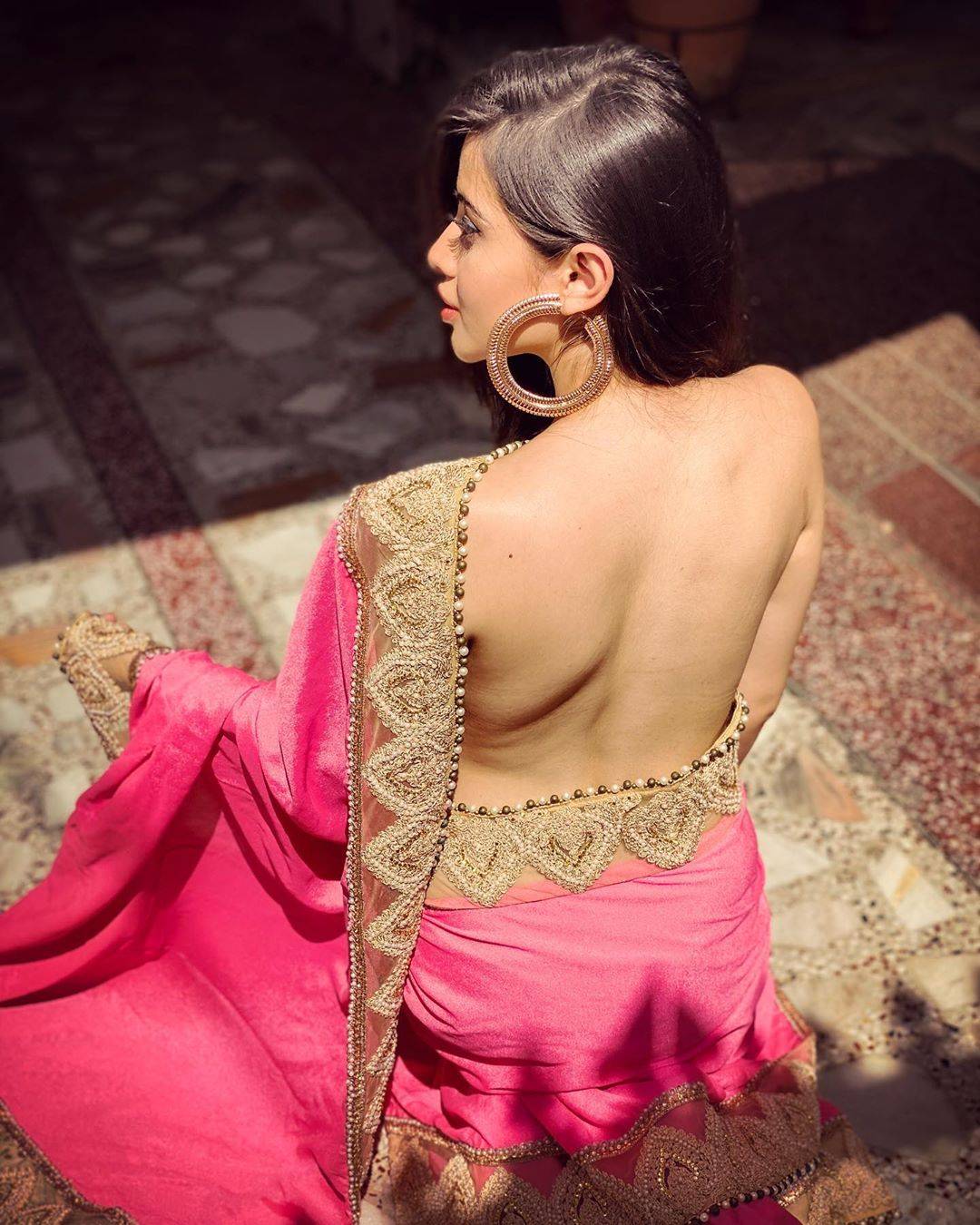 No bra, no blouse. Just a saree. Best clothing ever. | Scrolller