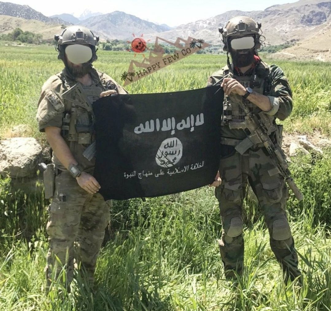 US SOF Operators posing with a captured daesh flag. | Scrolller