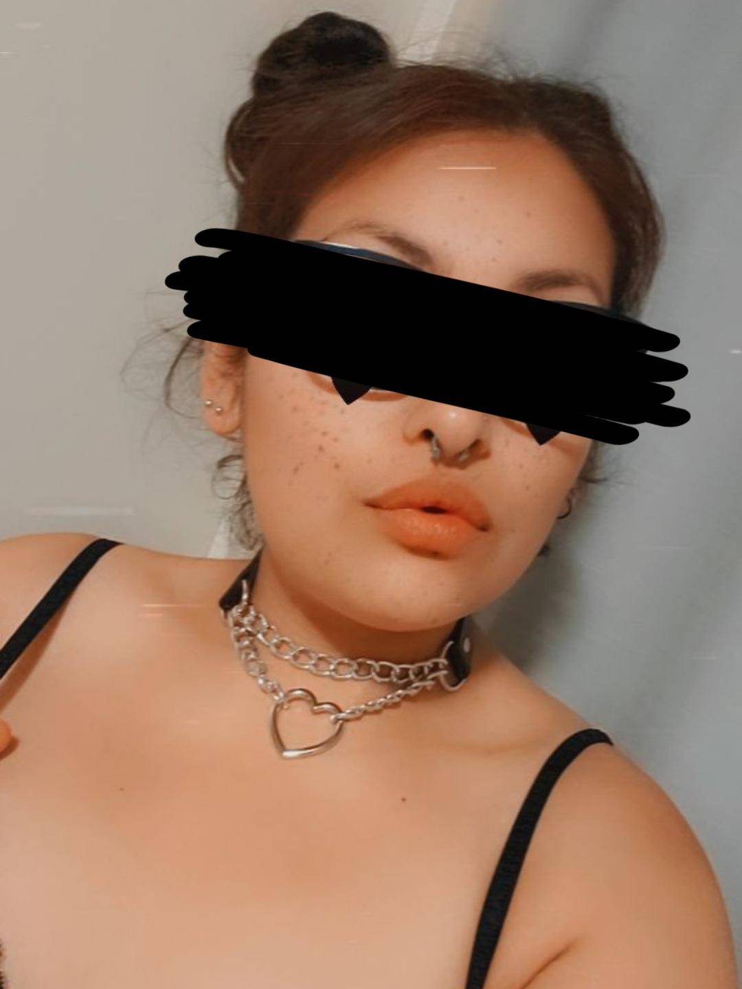 Use your hand or pull my choker, I just want to feel it rough | Scrolller