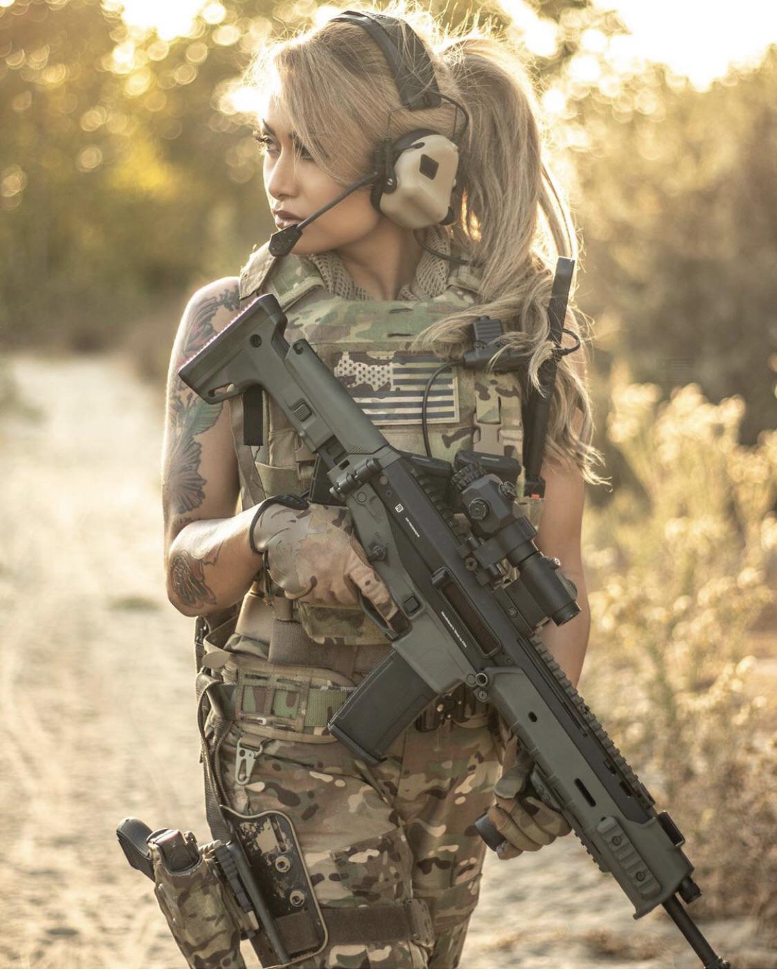 USMC Marissa | Scrolller