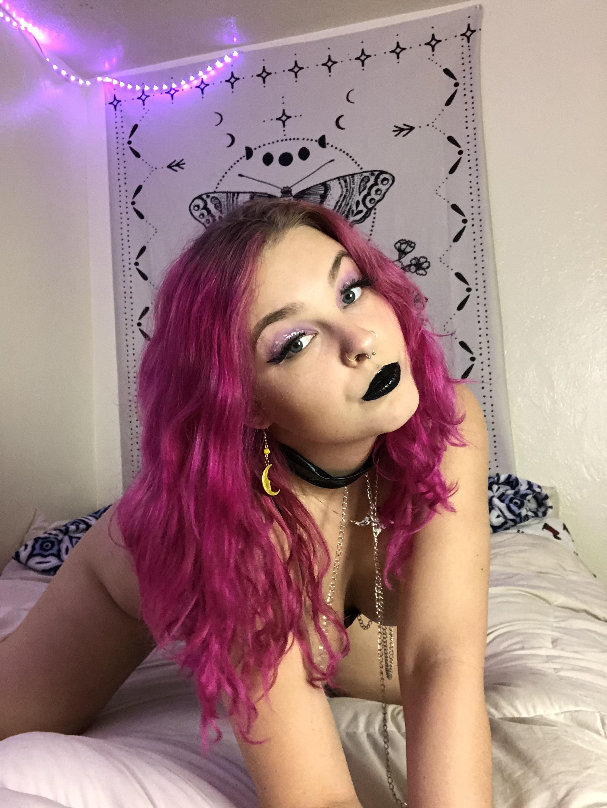 [F] worship me | Scrolller