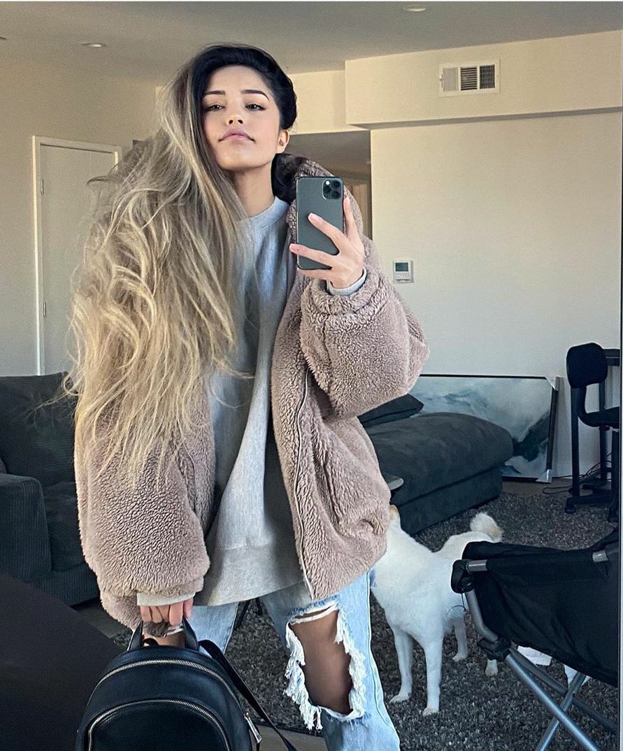 Valkyrae selfie | Scrolller