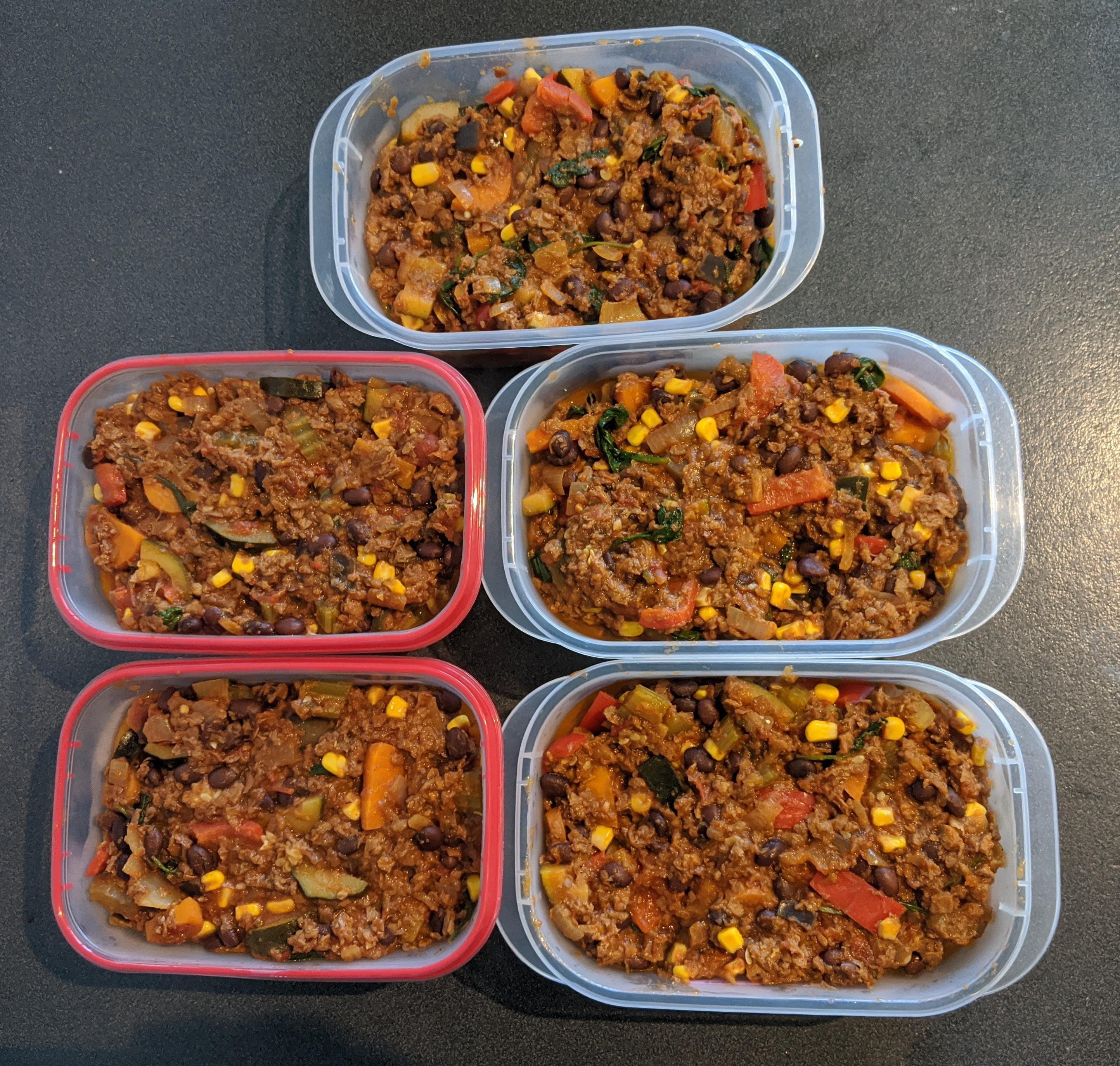 Vegan mince, black beans and veggie chilli with quinoa | Scrolller