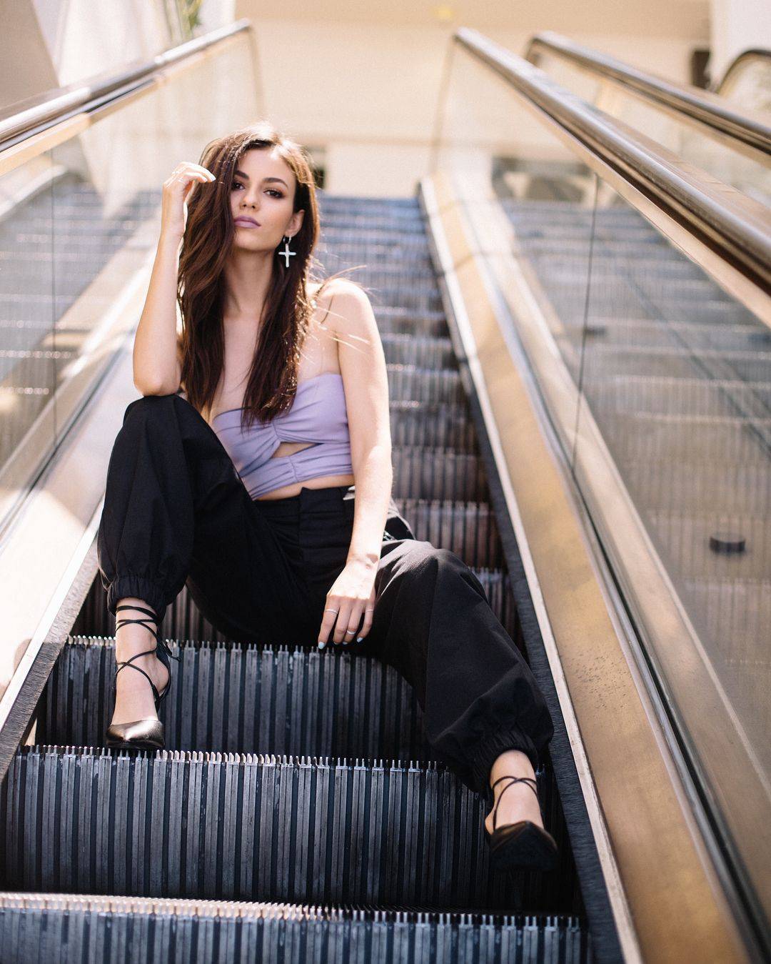 Escalator Pose | Scrolller