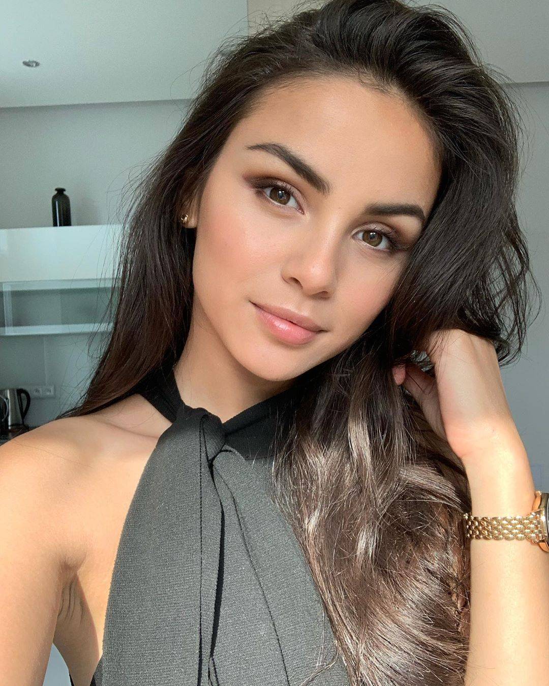 Vietnamese x Czech | Scrolller