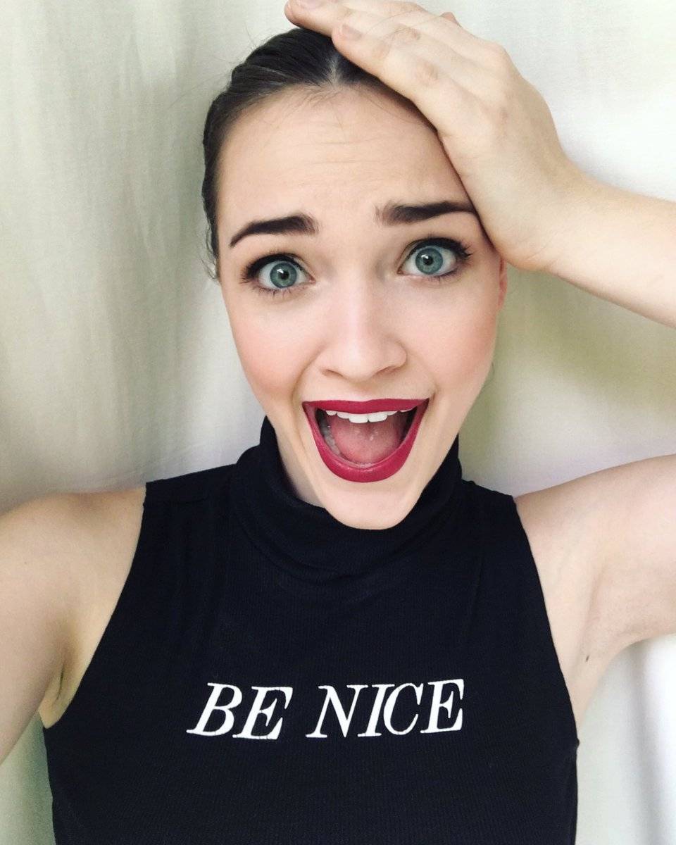 Violett Beane | Scrolller