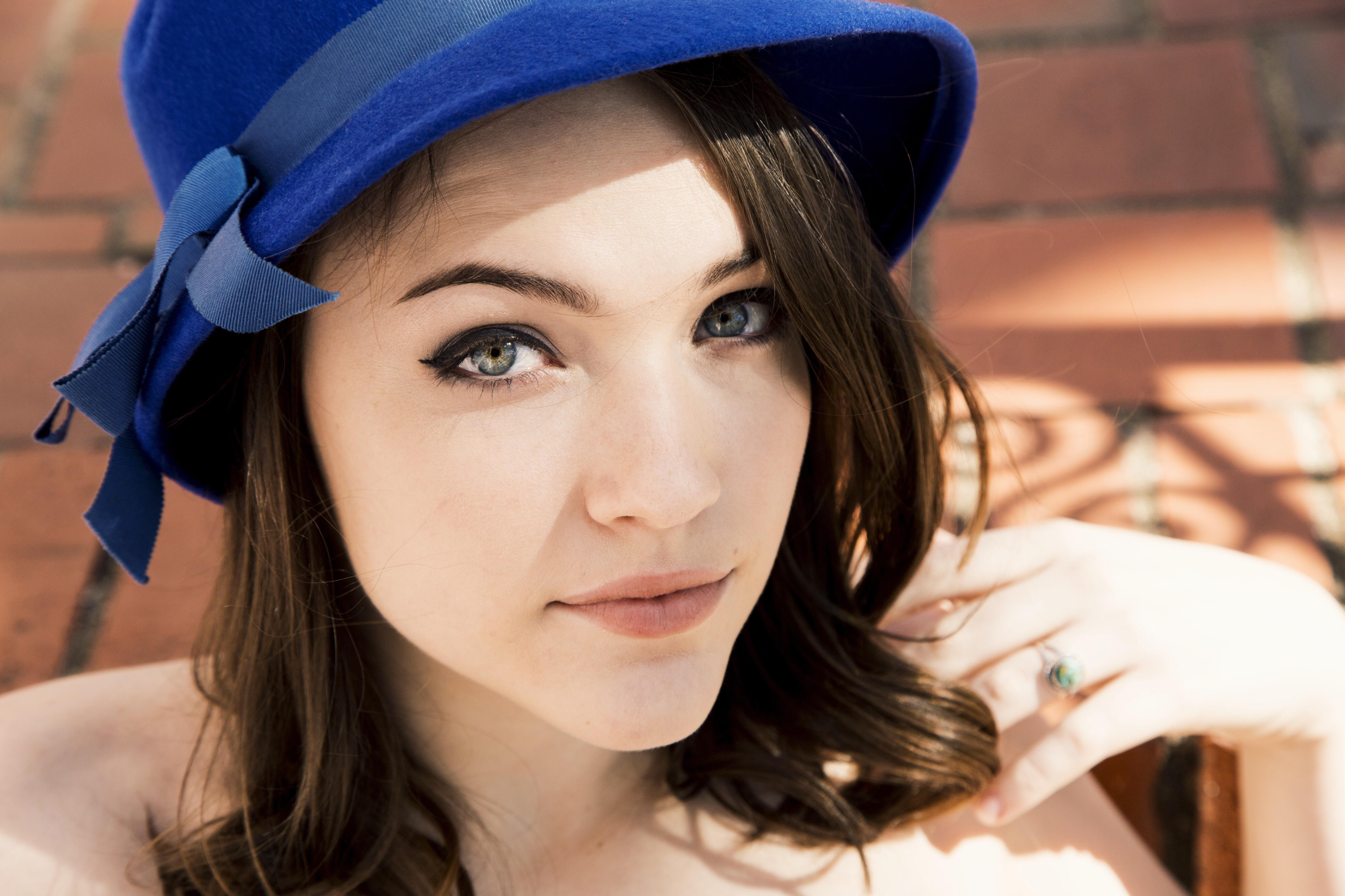 Violett Beane | Scrolller