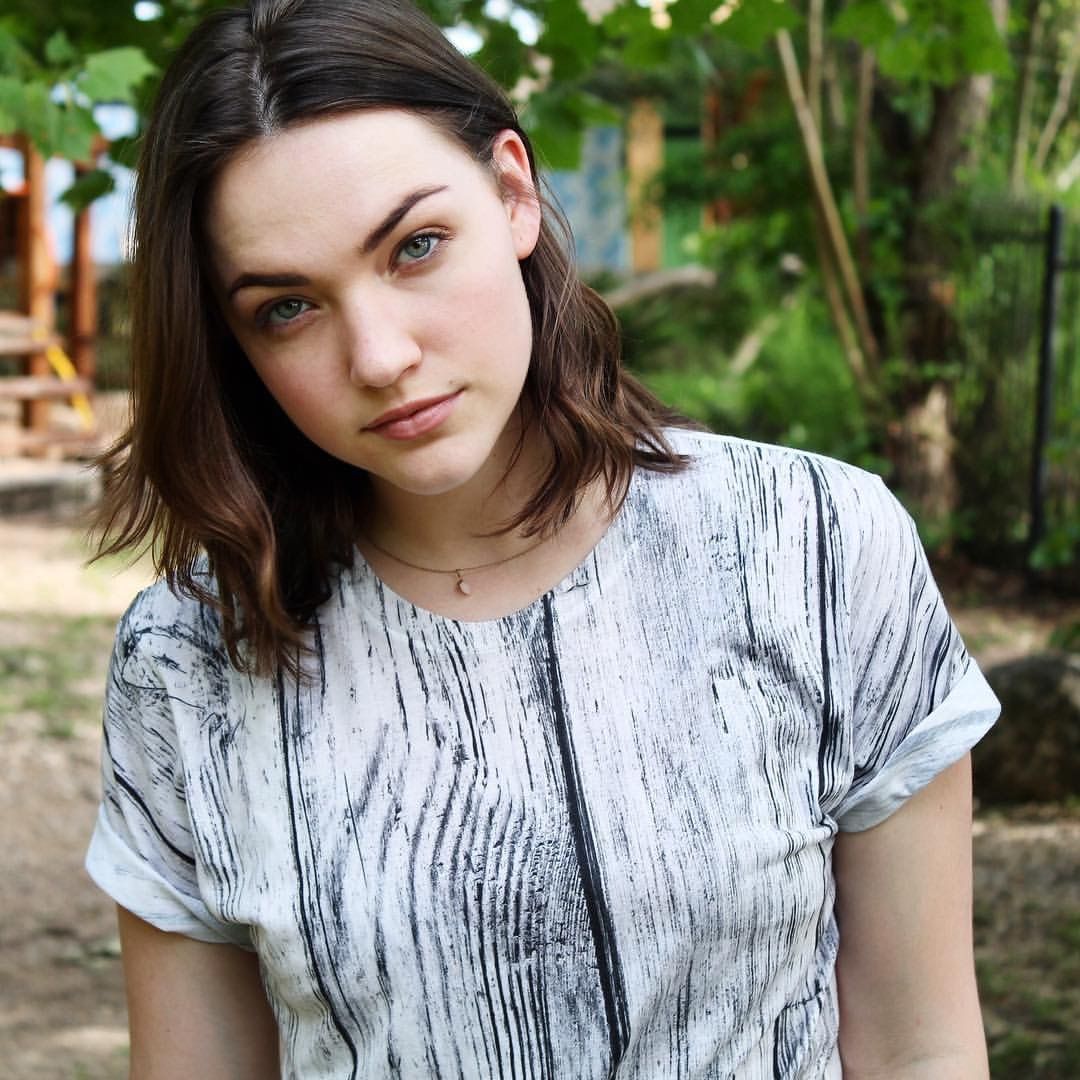 Violett Beane | Scrolller