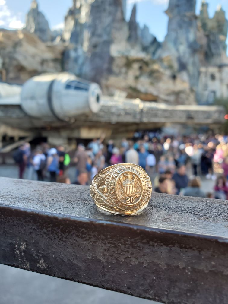 Visited Galaxy's Edge and had to represent | Scrolller