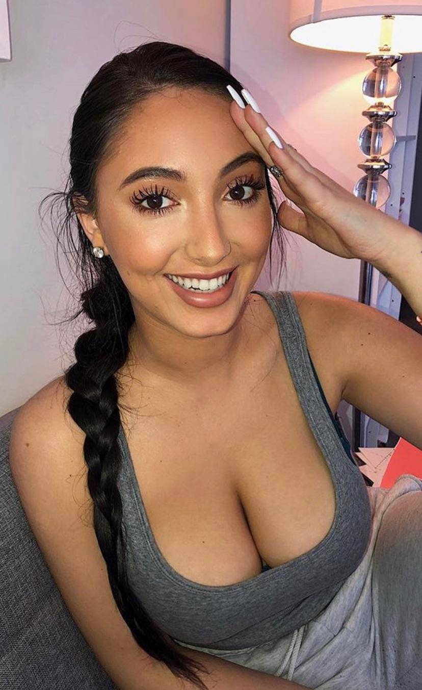 @vvmanley | Scrolller