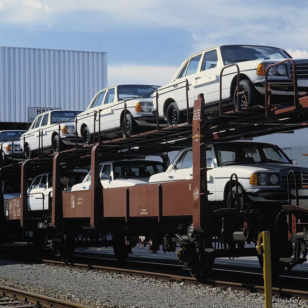 W123 Railroad Train Delivery | Scrolller