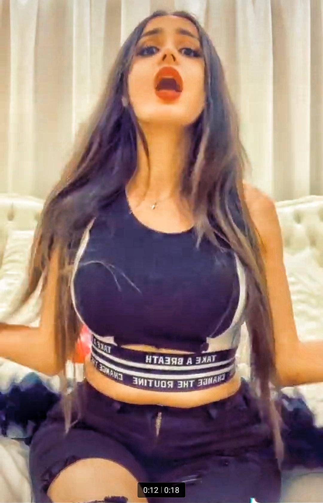 Waiting for her load💦 | Scrolller