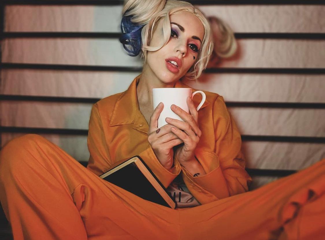 Waiting for Mr. J. | Scrolller