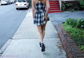 Walking with a tail | Scrolller