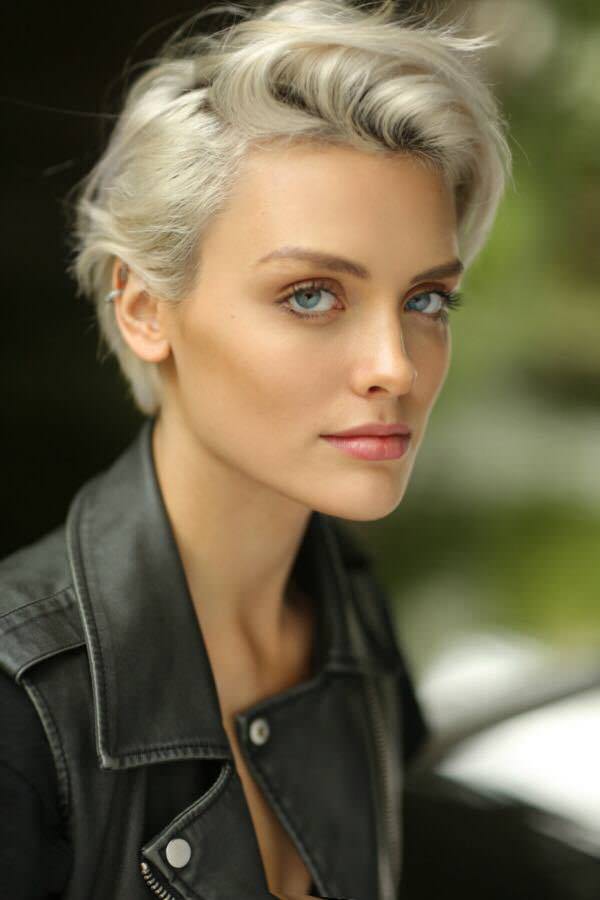 Wallis Day | Scrolller