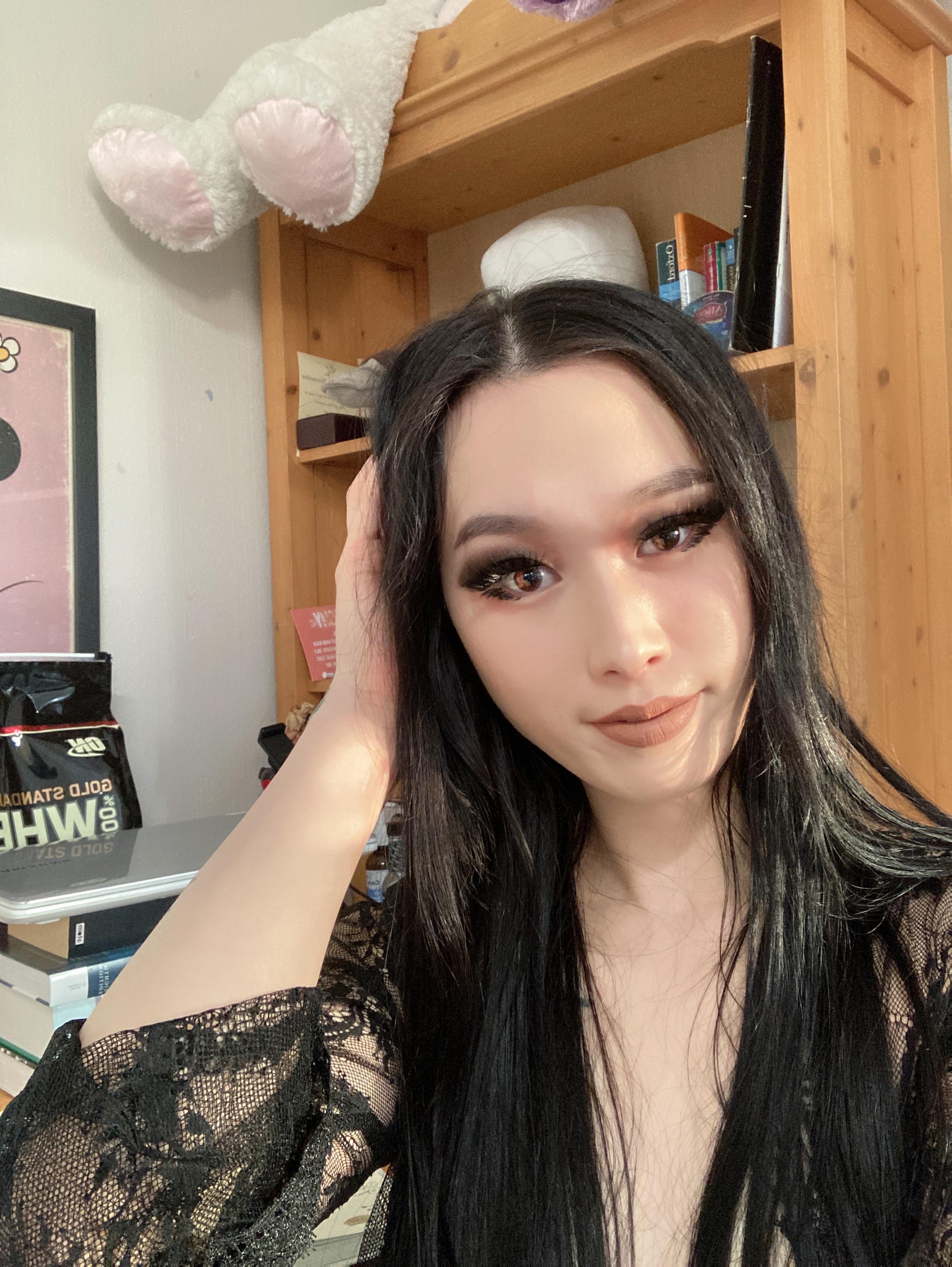 Petite vampire 🖤 | Scrolller