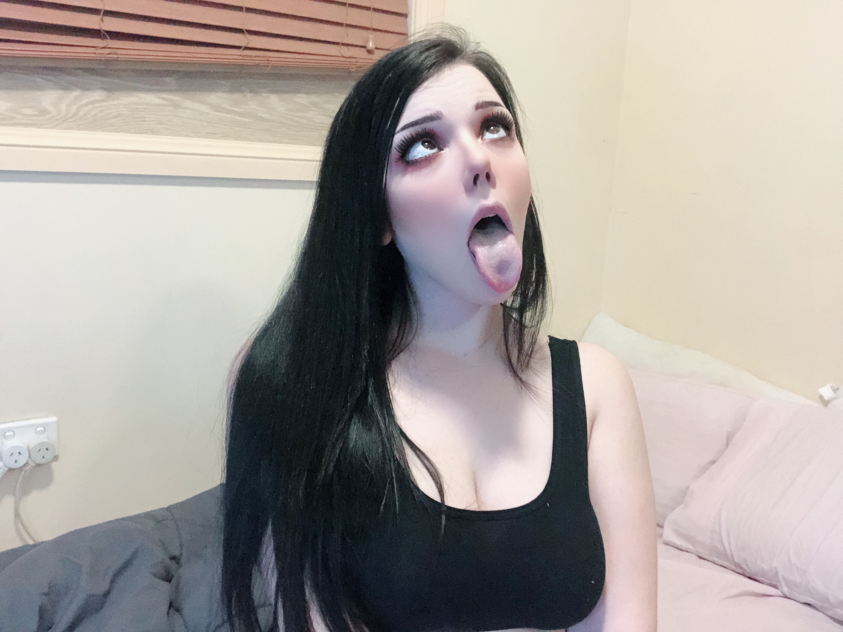 wanna play some games? 🥺🤭 | Scrolller