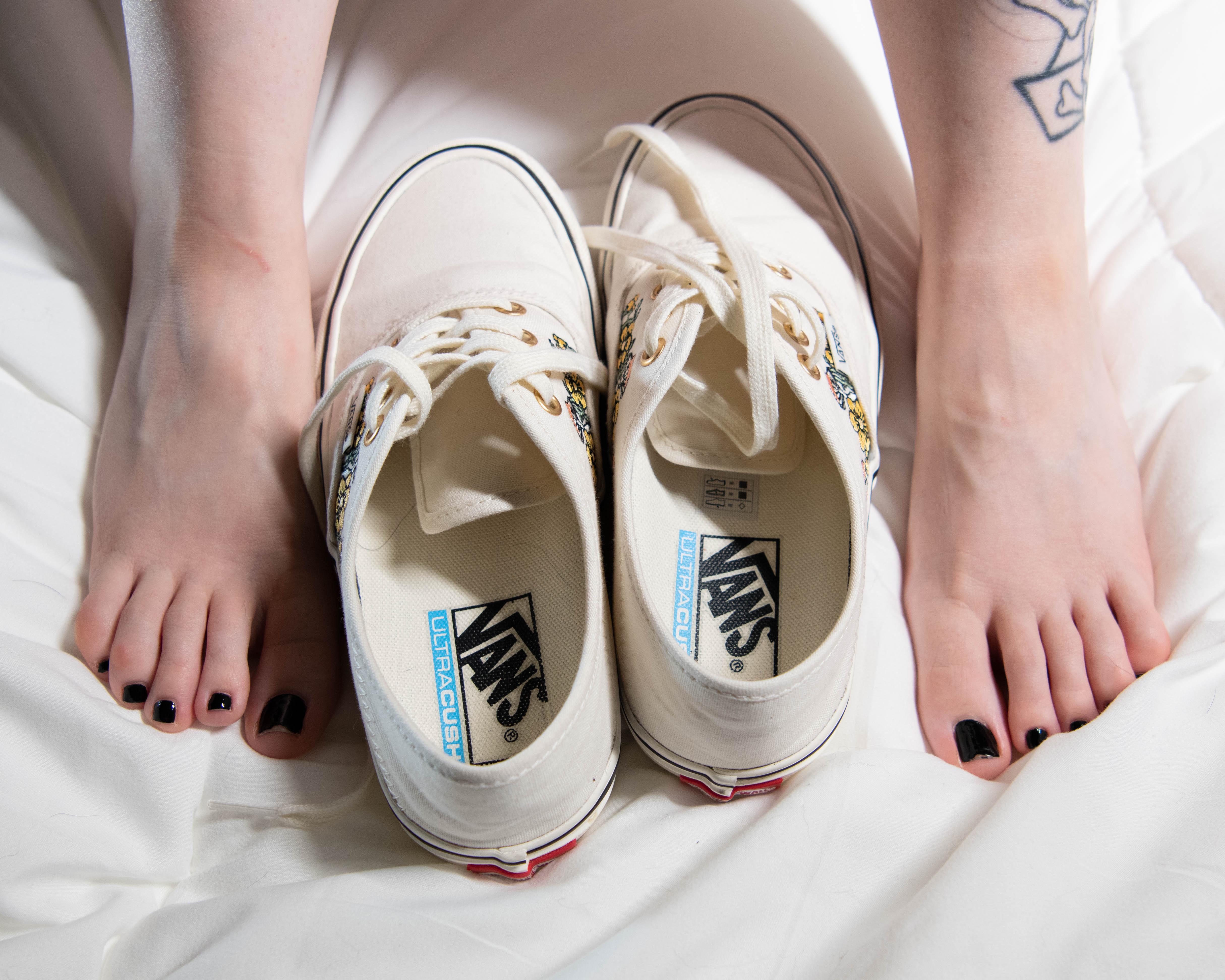 Wanna smell them? 😏 | Scrolller