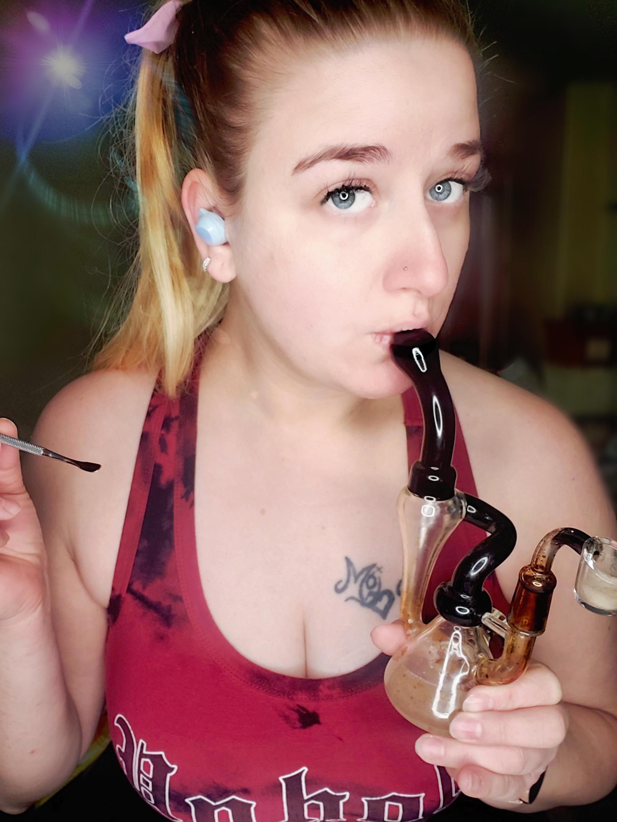 Wanna Smoke a Dab? | Scrolller