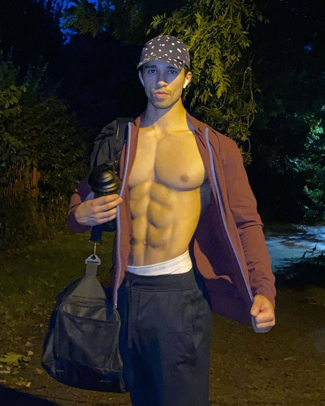 Washboard abs | Scrolller