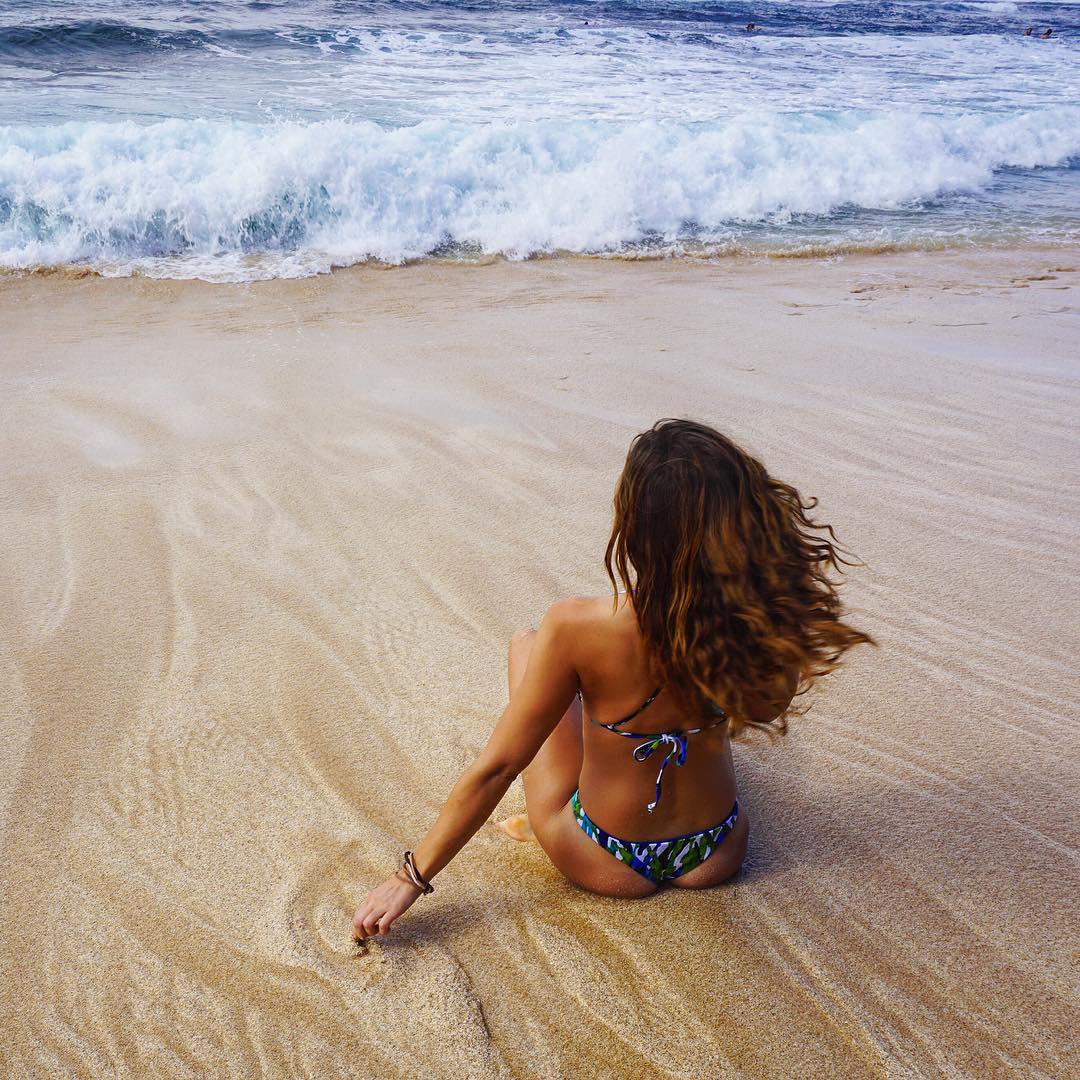 Watching the waves | Scrolller