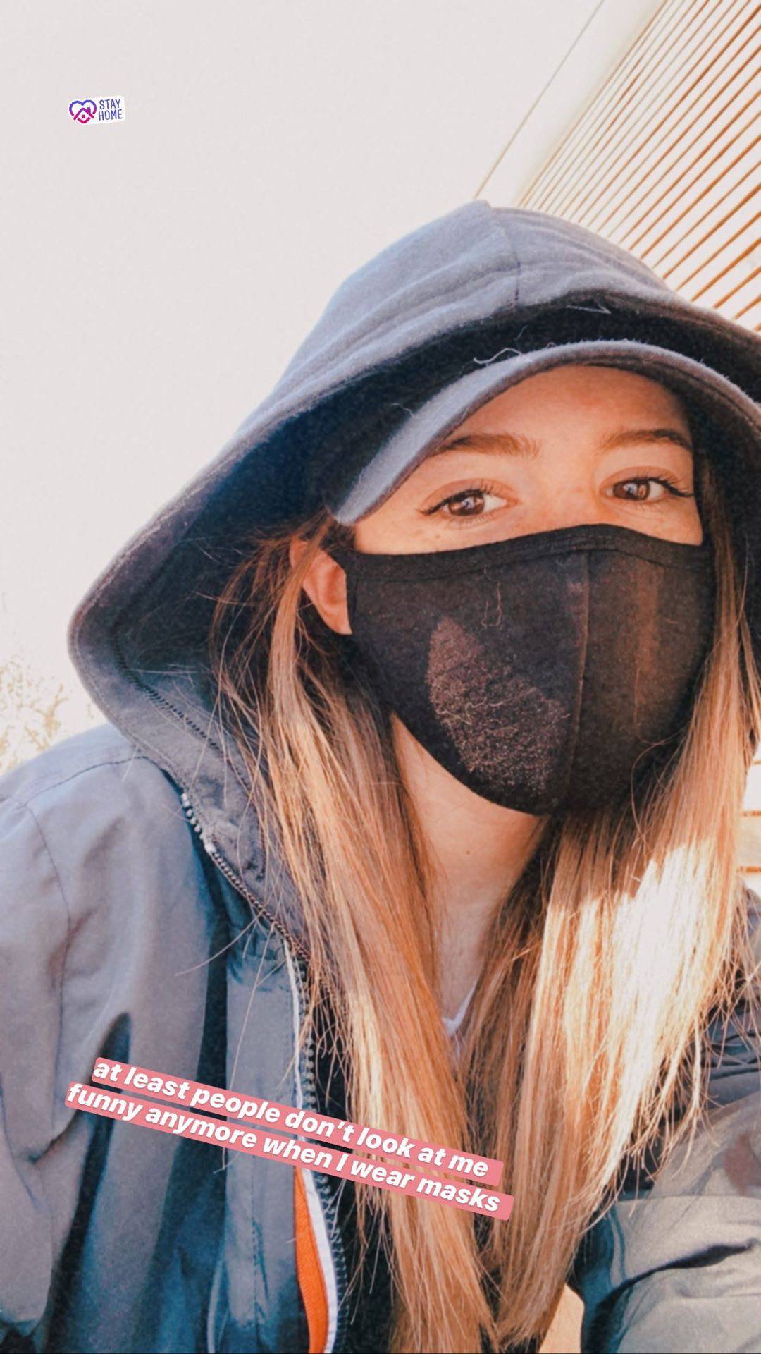 Wearing a face mask | Scrolller