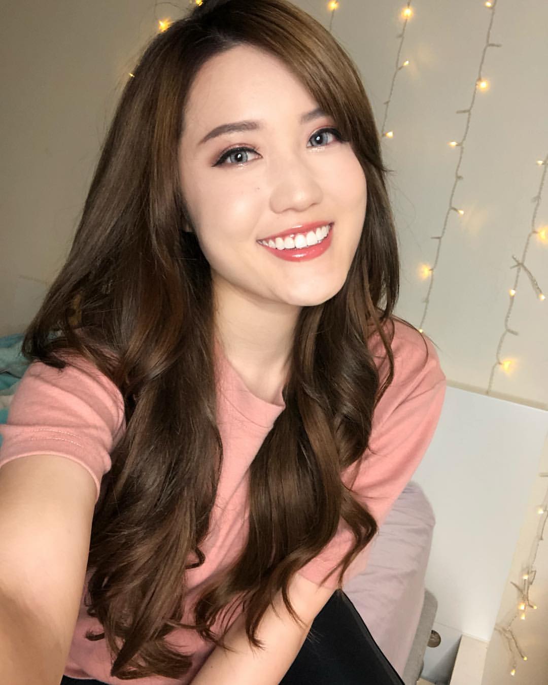 Wearing hair extensions | Scrolller