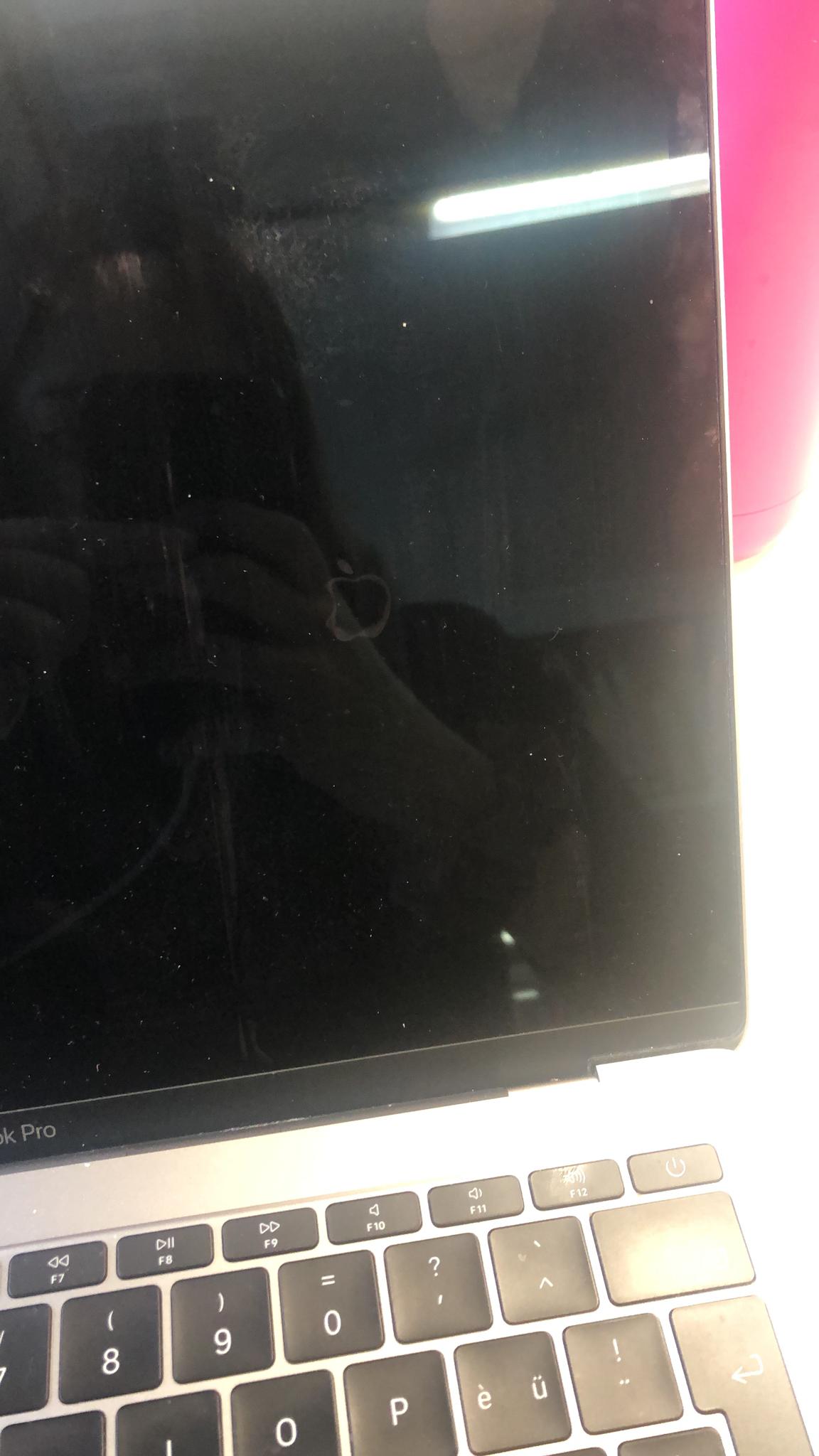 Weird Apple logo on the screen | Scrolller