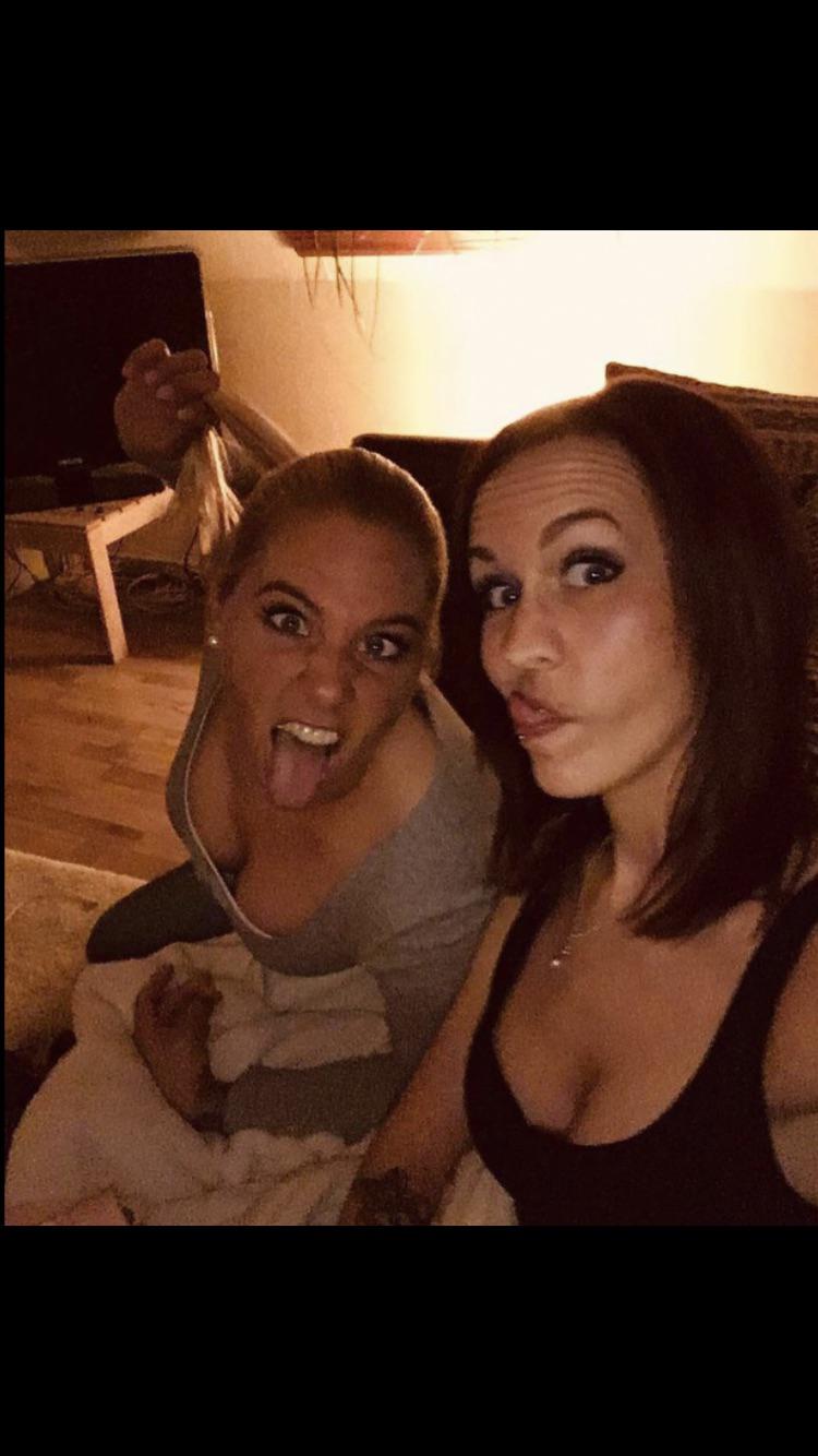 Welche bekommt die Ladung ins Gesicht? | Scrolller