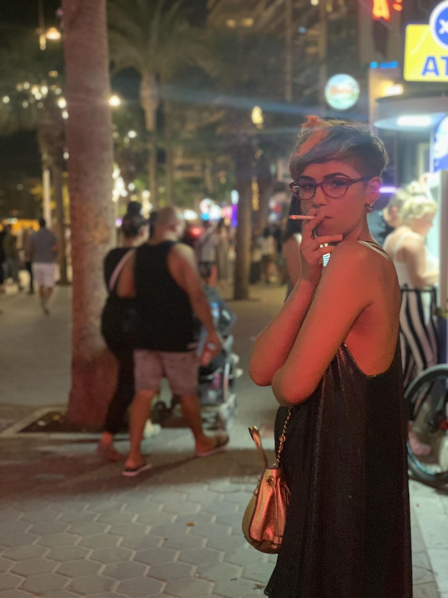 Welcome to Spain, where I can afford to kill my lungs. | Scrolller