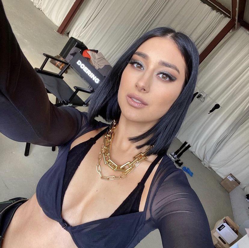 Wer hat geile Bilder von der geilen Elif und schickt ? Und wir wixxen zusammen 🔥 | Scrolller