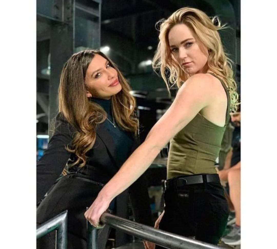 what a set of beauties one Queen and her servant | Scrolller