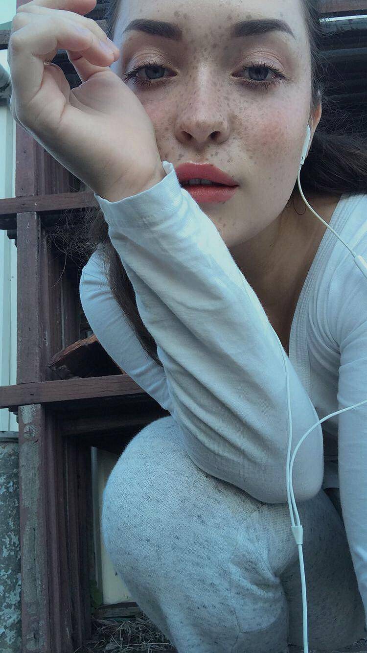 what are you favourite songs atm? 🎵 [f23] | Scrolller