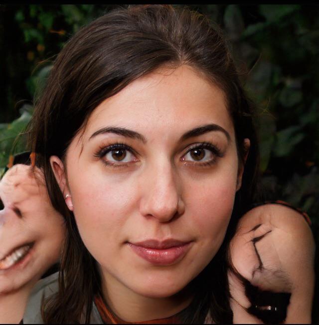 What COULD she do? She’s trapped | Scrolller