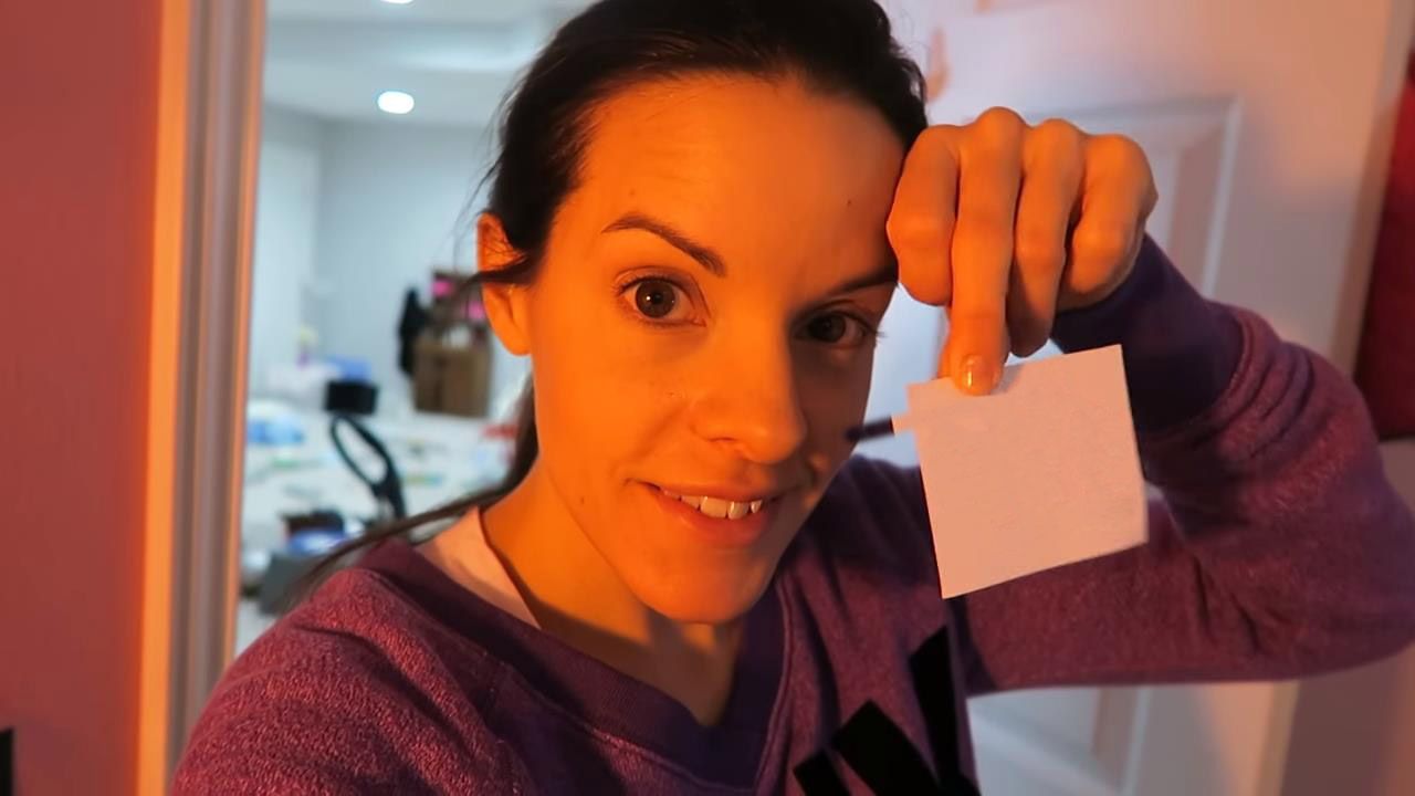 What does the note say? | Scrolller