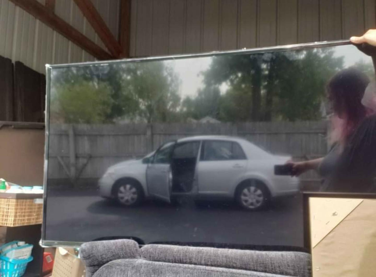 What is going on here ?! | Scrolller