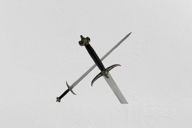 What is the name of this fantasy sword ?? | Scrolller