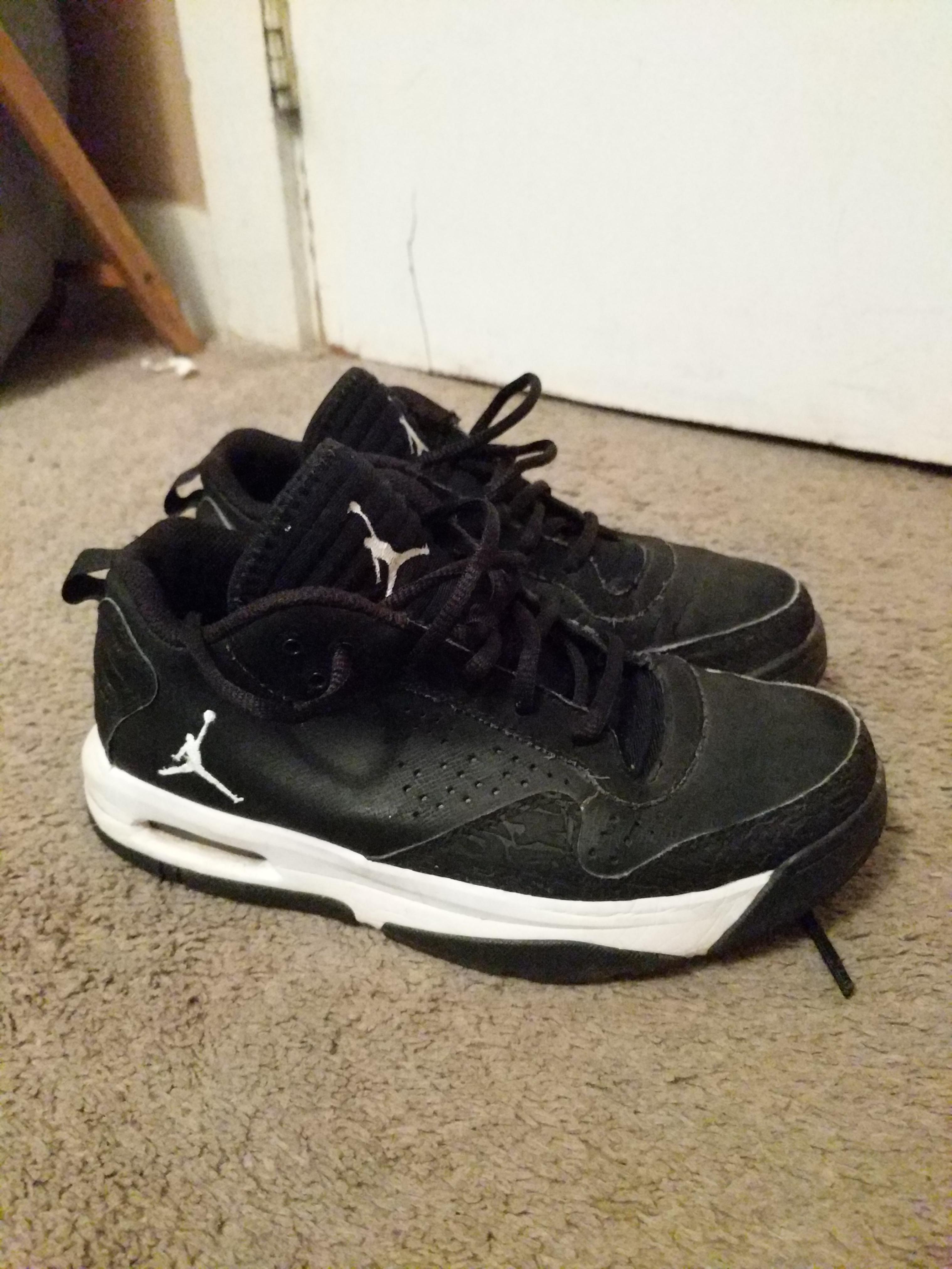 What type of Jordans are these? | Scrolller