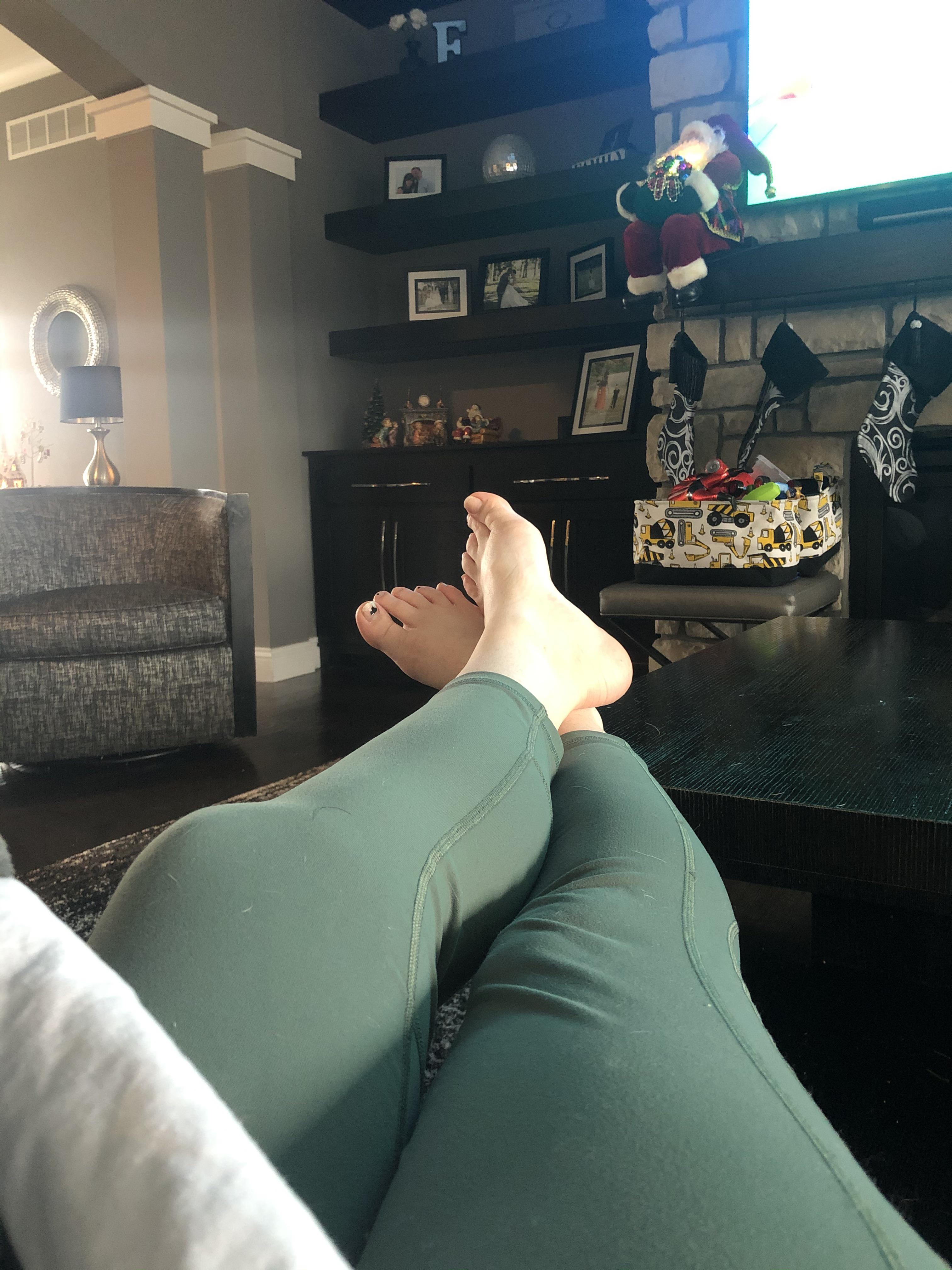 What Would You Do To My Girls Feet Scrolller